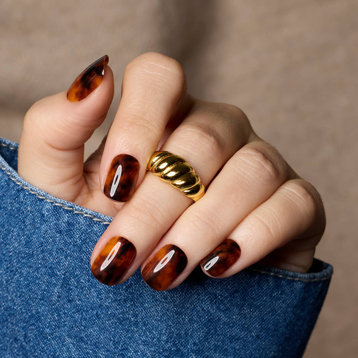 Square – Switch Nails